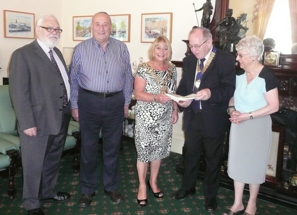 We visit the Mayor of Tameside – Jewish Manchester