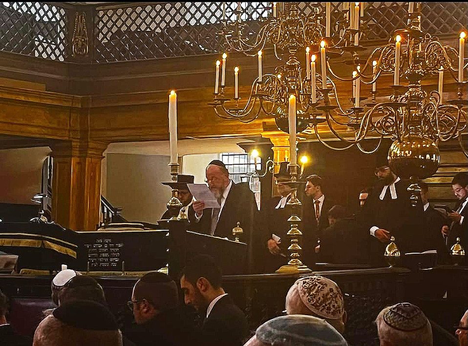 Coronation Ceremony at Bevis Marks Synagogue – Jewish Manchester